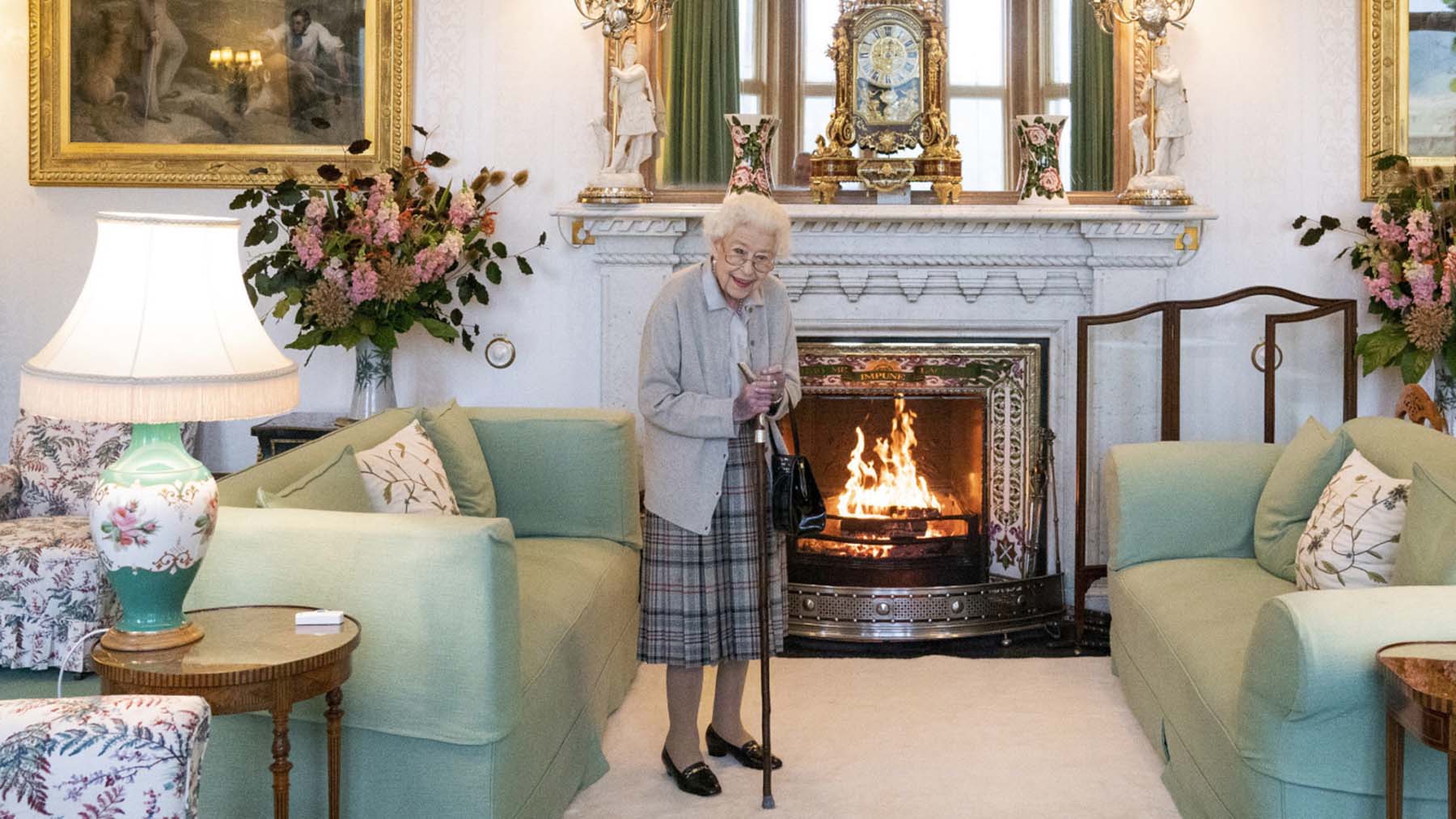 La mano derecha de la Reina Isabel, al borde del desahucio