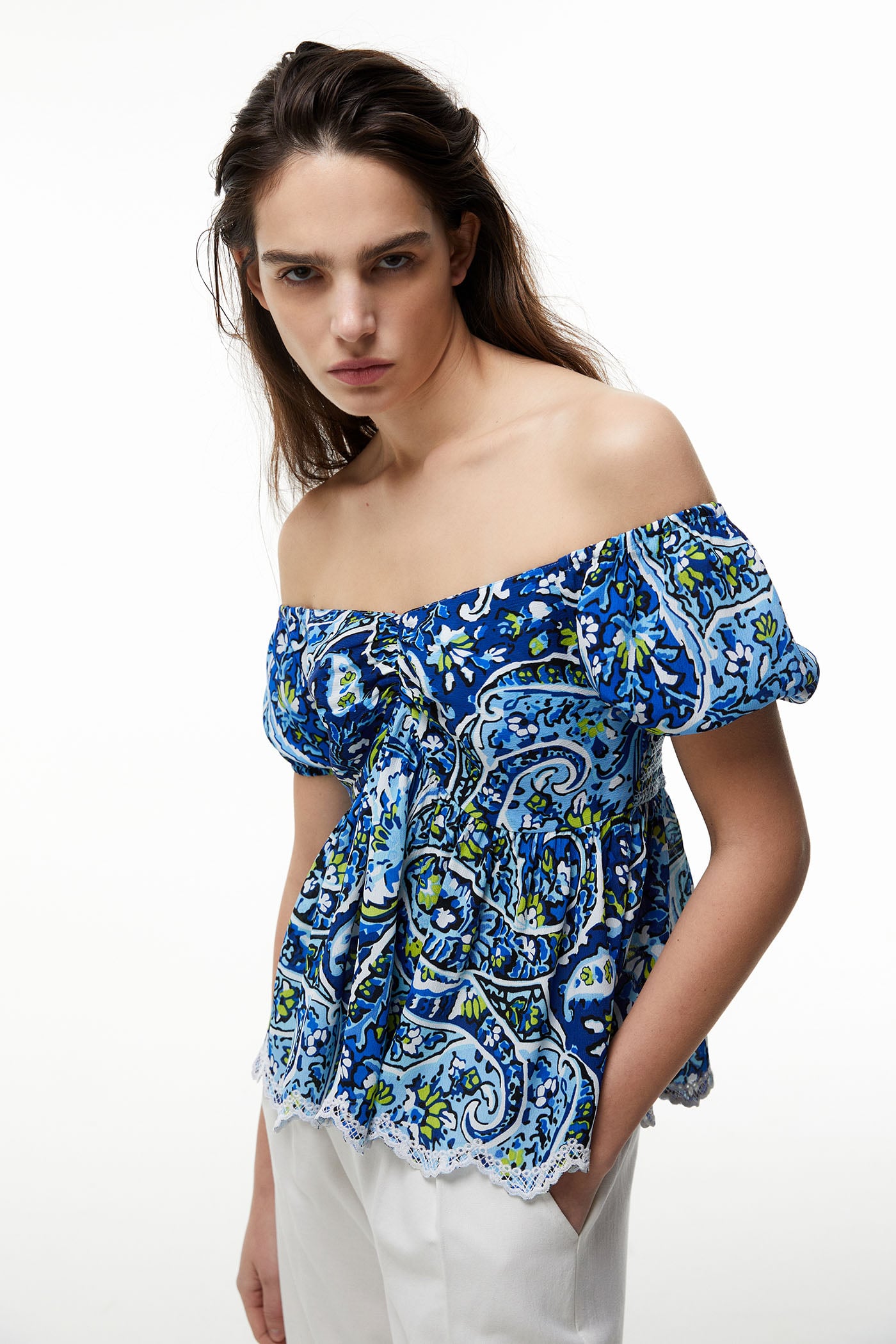 Toma nota para elegir outfit en tus citas de verano: 10 blusas de Sfera ...
