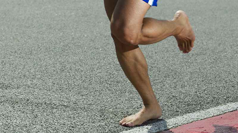 ¿Es aconsejable correr descalzo?