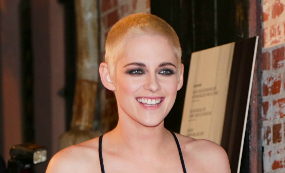 Kristen Stewart aparece rapada y sorprende con su nuevo look