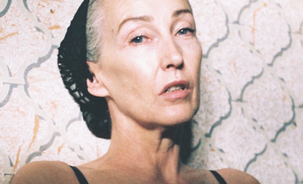 Mercy Brewer protagoniza una campaña de lencería viral para Lonely Lingerie