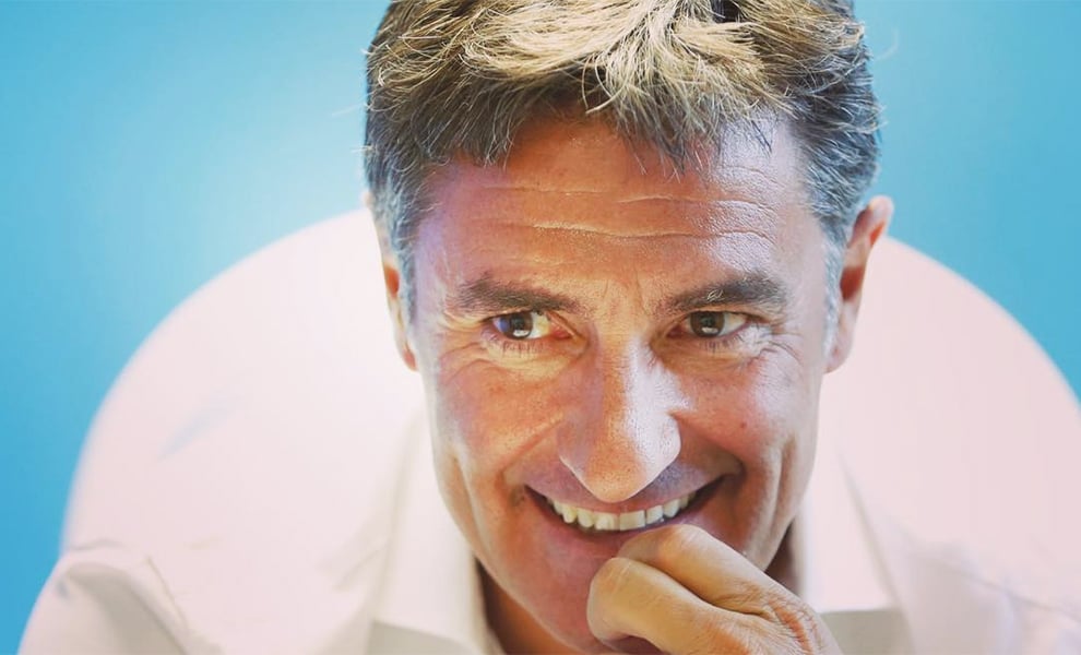 Míchel: el estilo y los looks de un hombre que parece dormir en formol