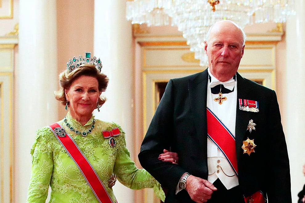 Desfile de nobleza en el cumpleaños de los reyes de Noruega