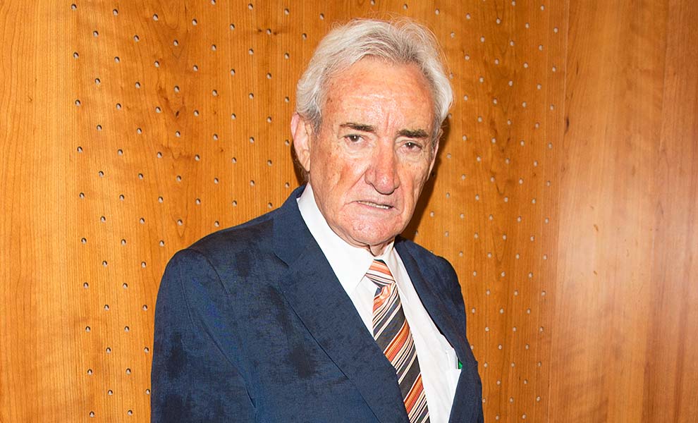 Luis del Olmo consuela a Belén Esteban