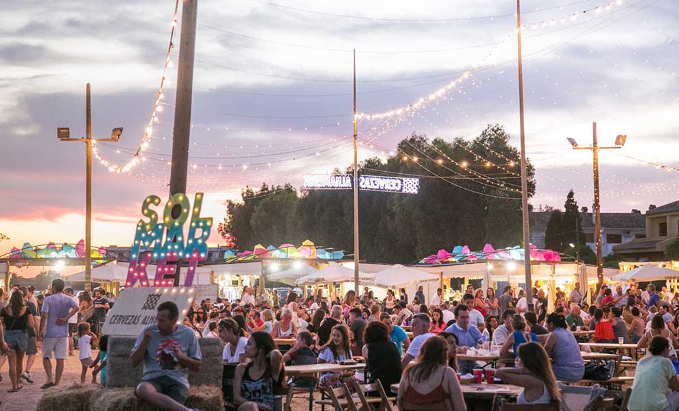Planes verano | Solmarket Valencia: moda, música y gastro en la playa