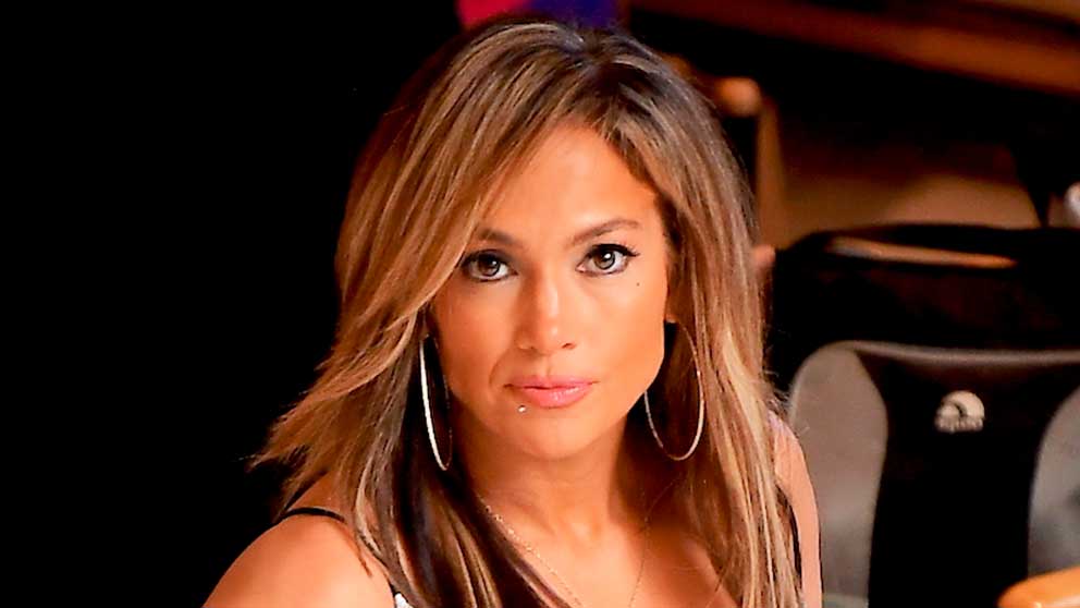 Moda: Jennifer López convierte un icónico vestido de Carrie Bradshaw en ...