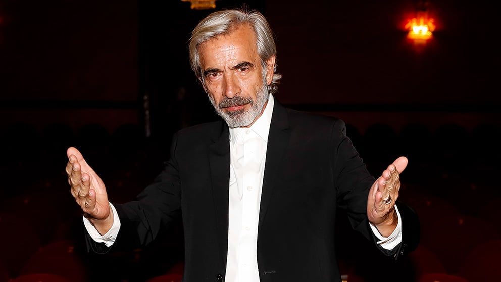 Imanol Arias vuelve a las tablas del teatro con una obra muy bien rodeado