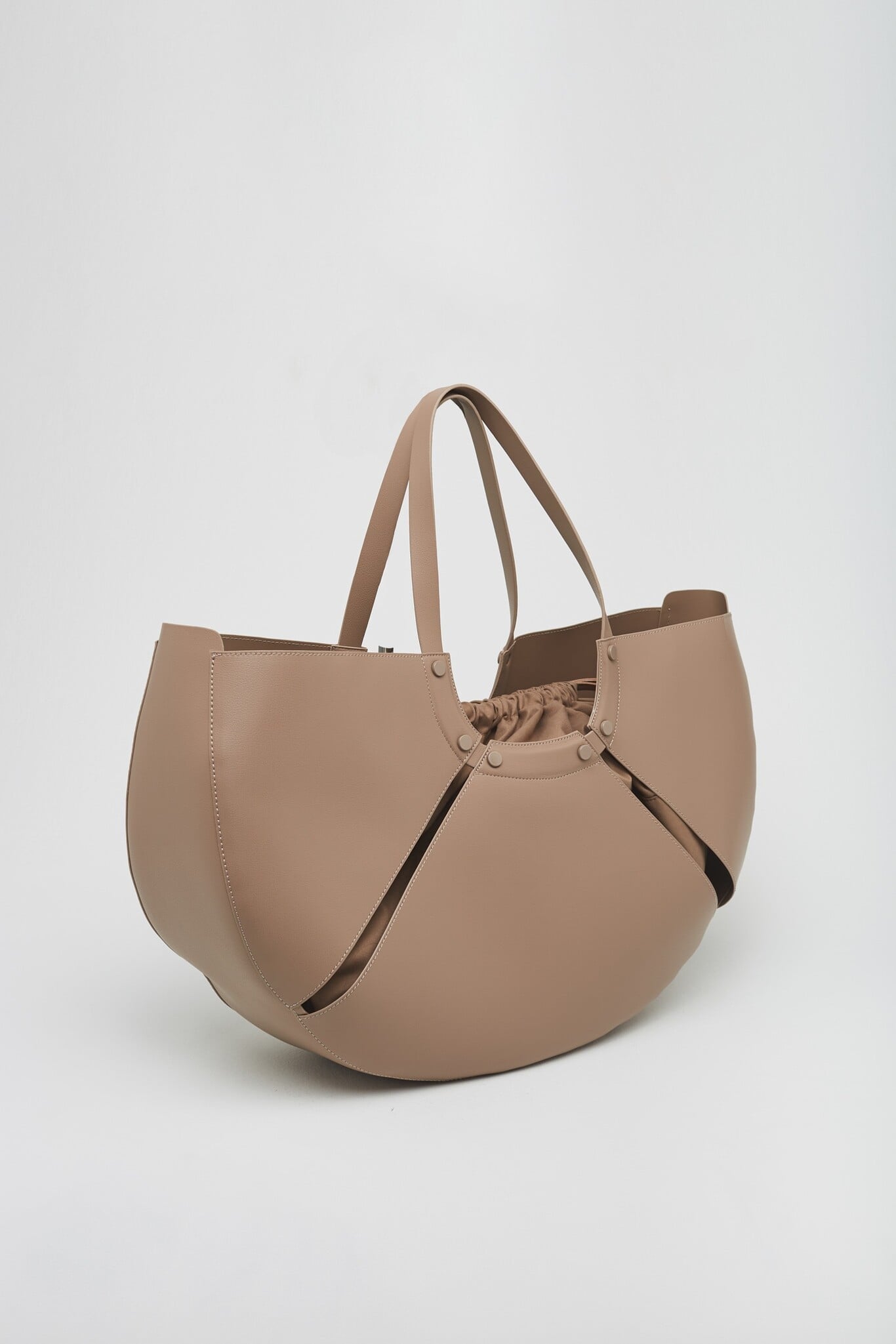 Sfera tiene los bolsos más rompedores para primavera 2021