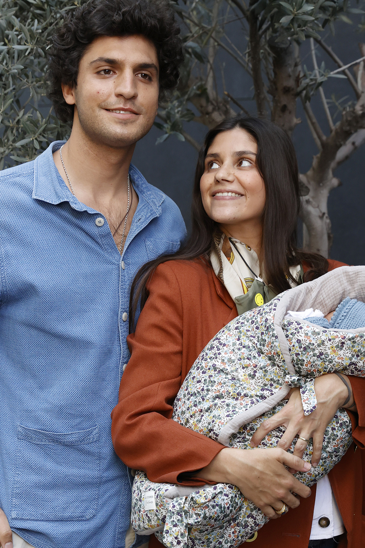 María G. de Jaime y Tomás Páramo reciben el alta junto a su hija ...