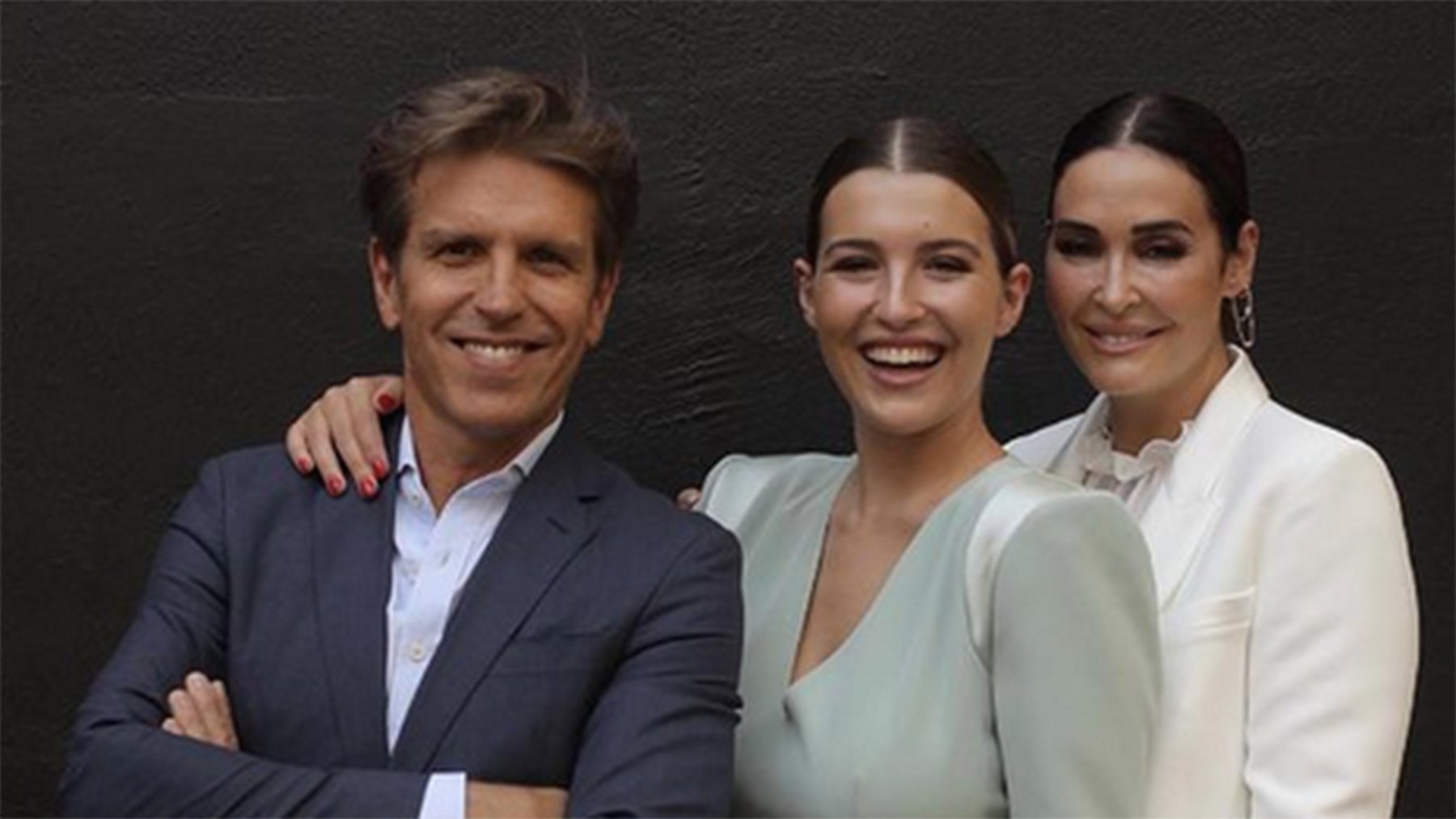 Alba Díaz se gradúa y comparte una especial fotografía junto a sus padres