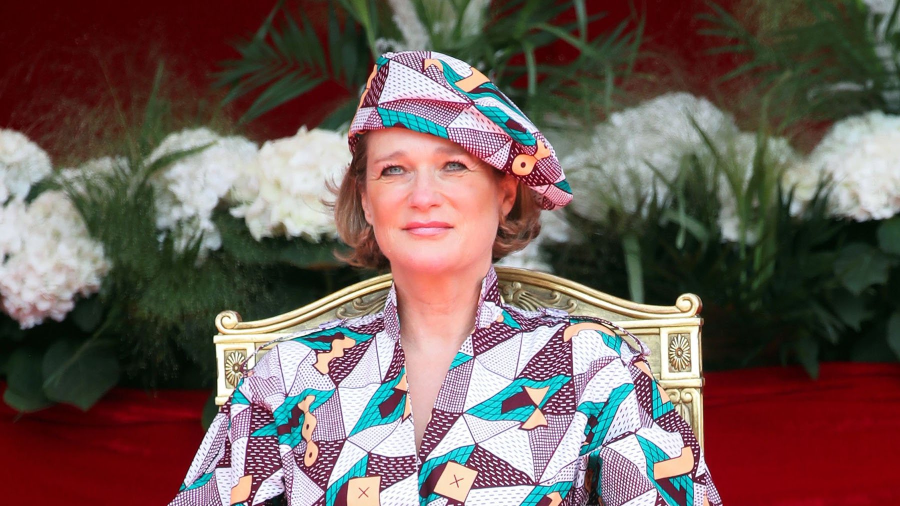 Delphine se 'corona' en Bruselas: un look reivindicativo en una jornada ...