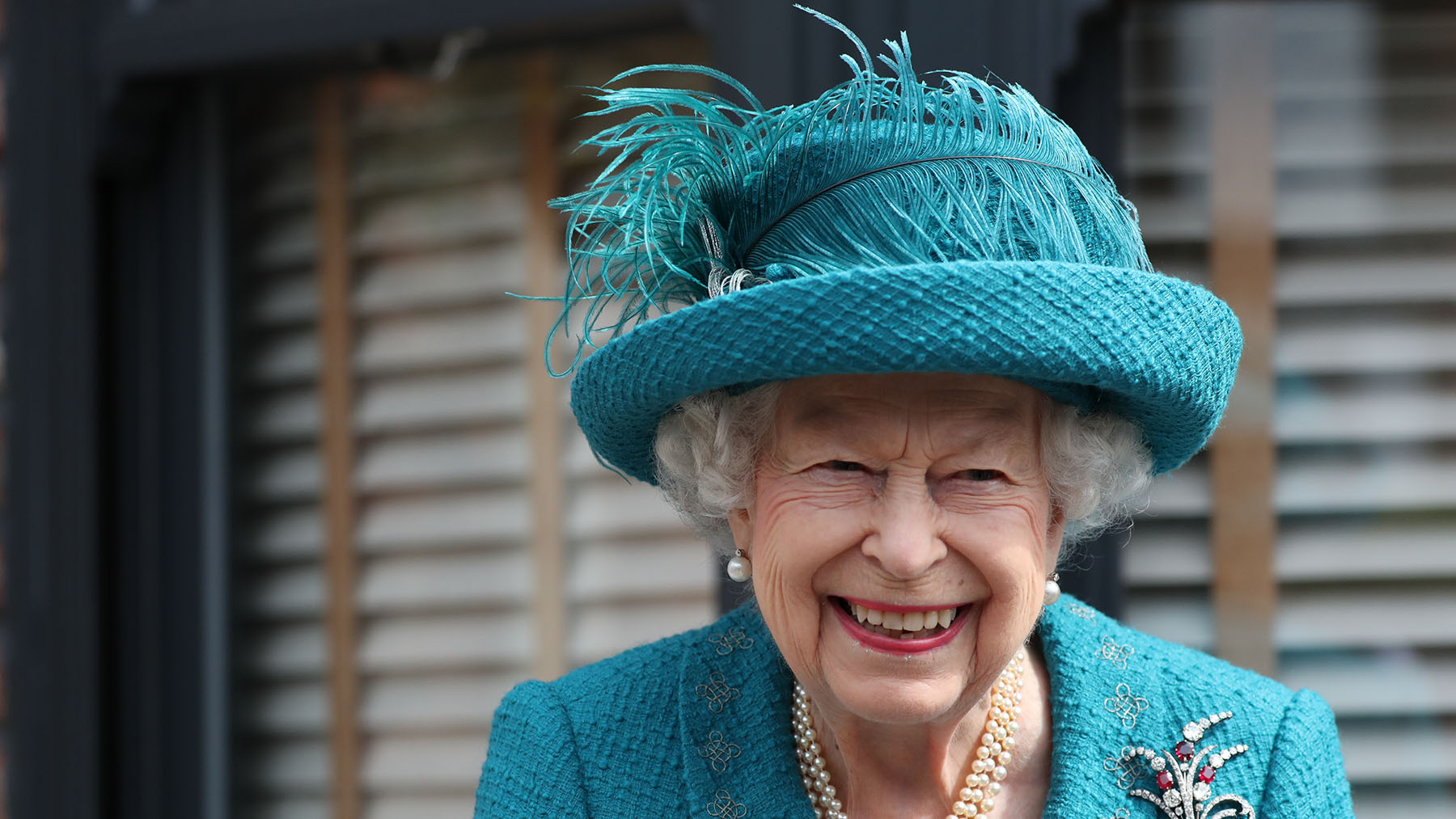 La intensa vuelta a la normalidad de la reina Isabel en su año más difícil