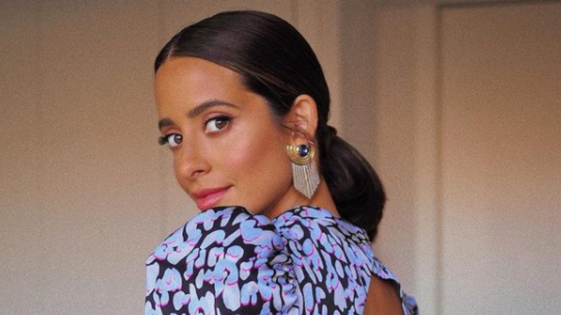 Este es el vestido de Zara con el que María F. Rubíes se resiste a ...