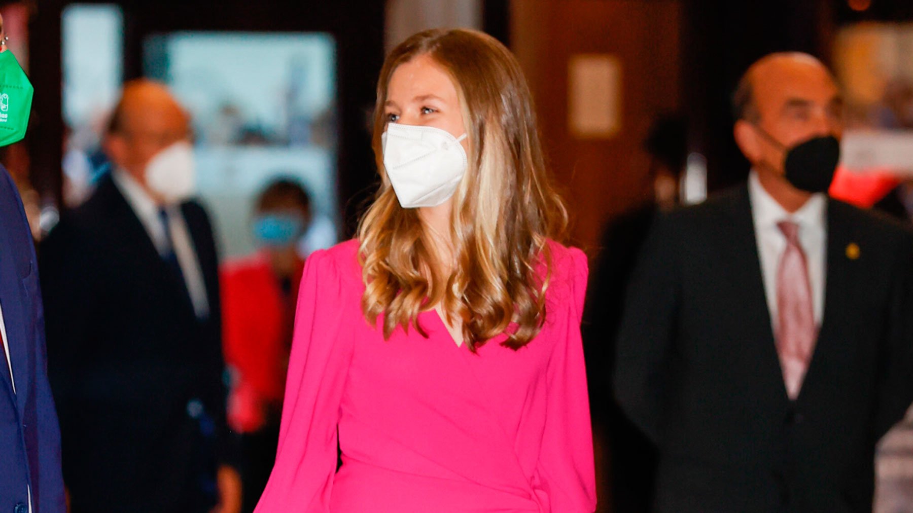 La Princesa Leonor sorprende de rosa fucsia en el concierto de los ...