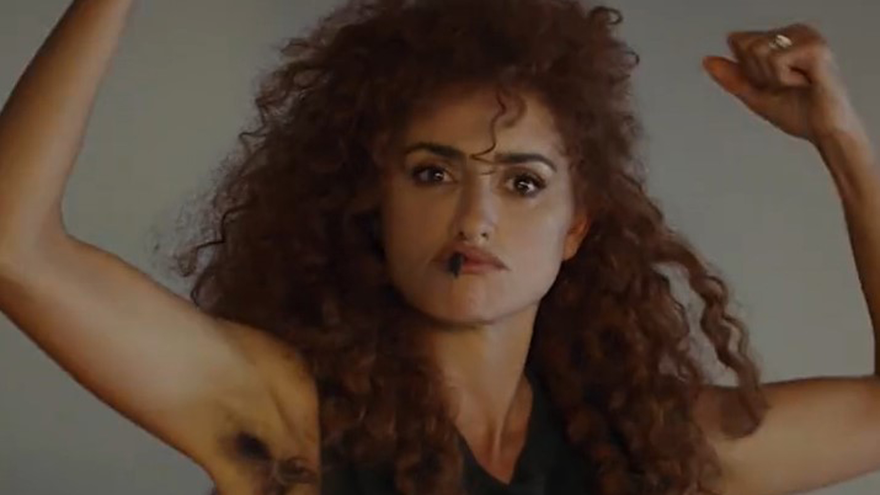Penélope Cruz protagoniza un baile viral al más puro estilo rockero