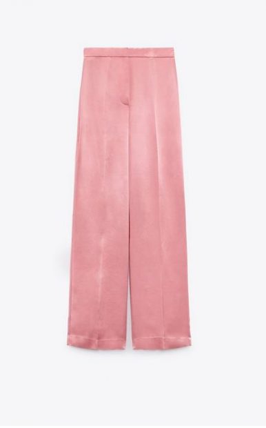 El traje satinado rosa de Zara que enamora a las francesas