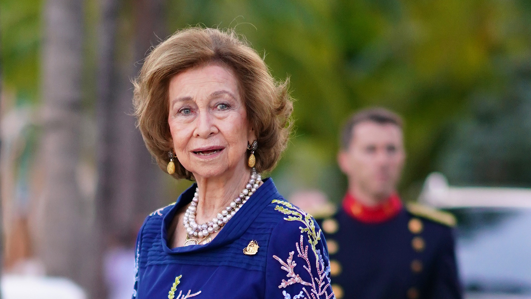La Reina Sofía deslumbra en Miami poco antes de la vuelta de don Juan ...