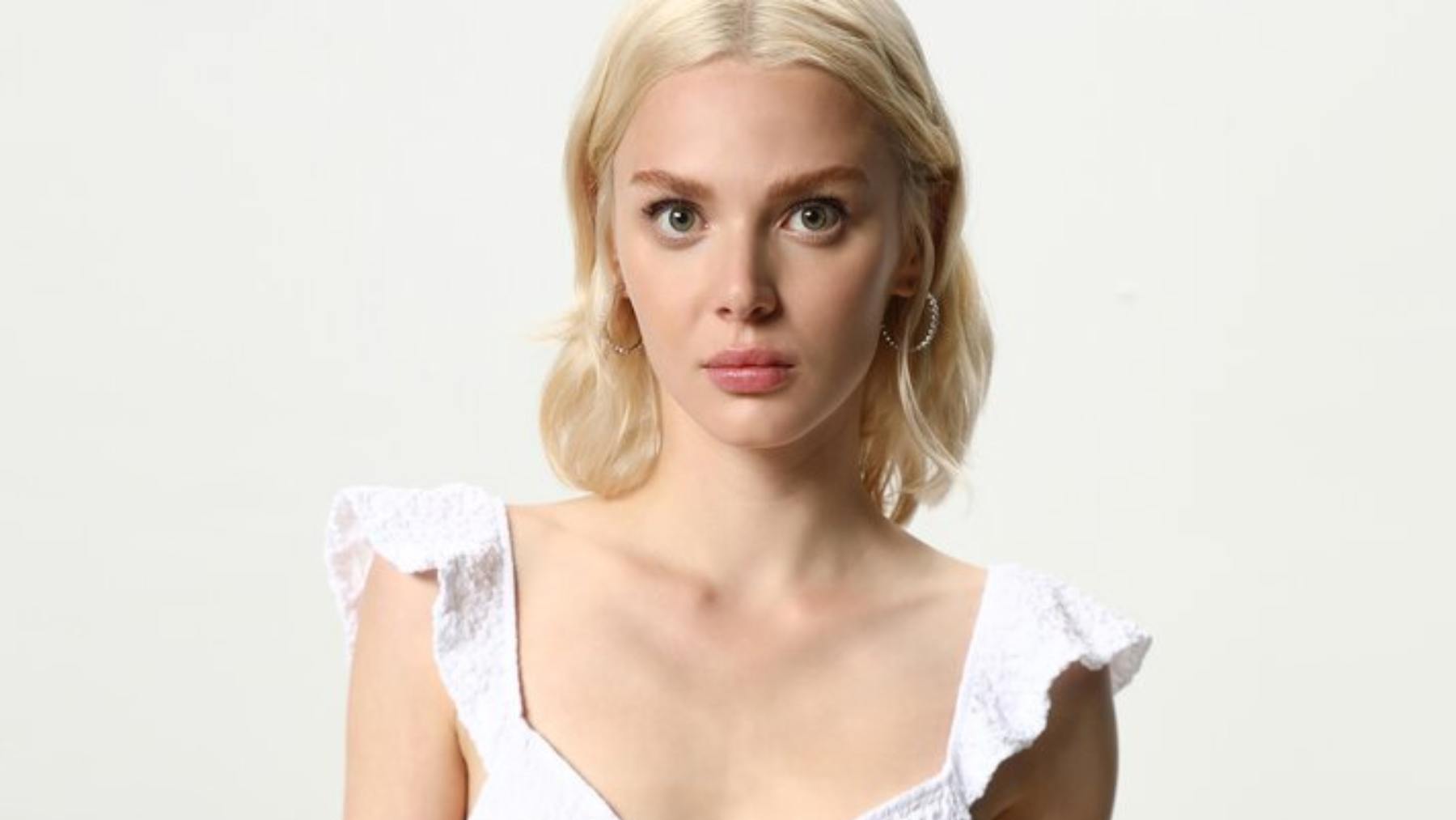 El top de Lefties que queda bien a todas por su escote