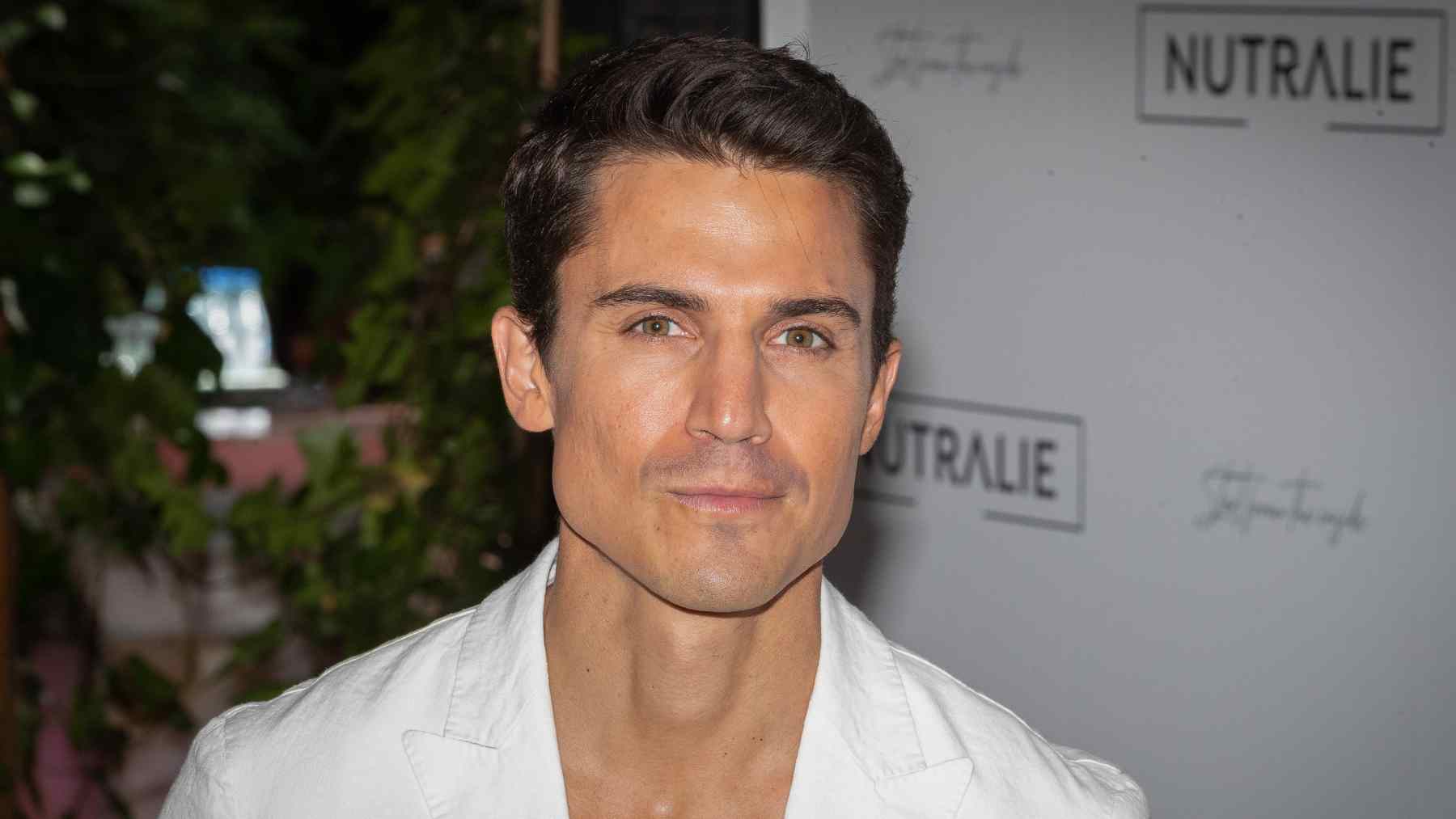 Álex González cumple años muy enamorado y ‘alejado’ de las pantallas