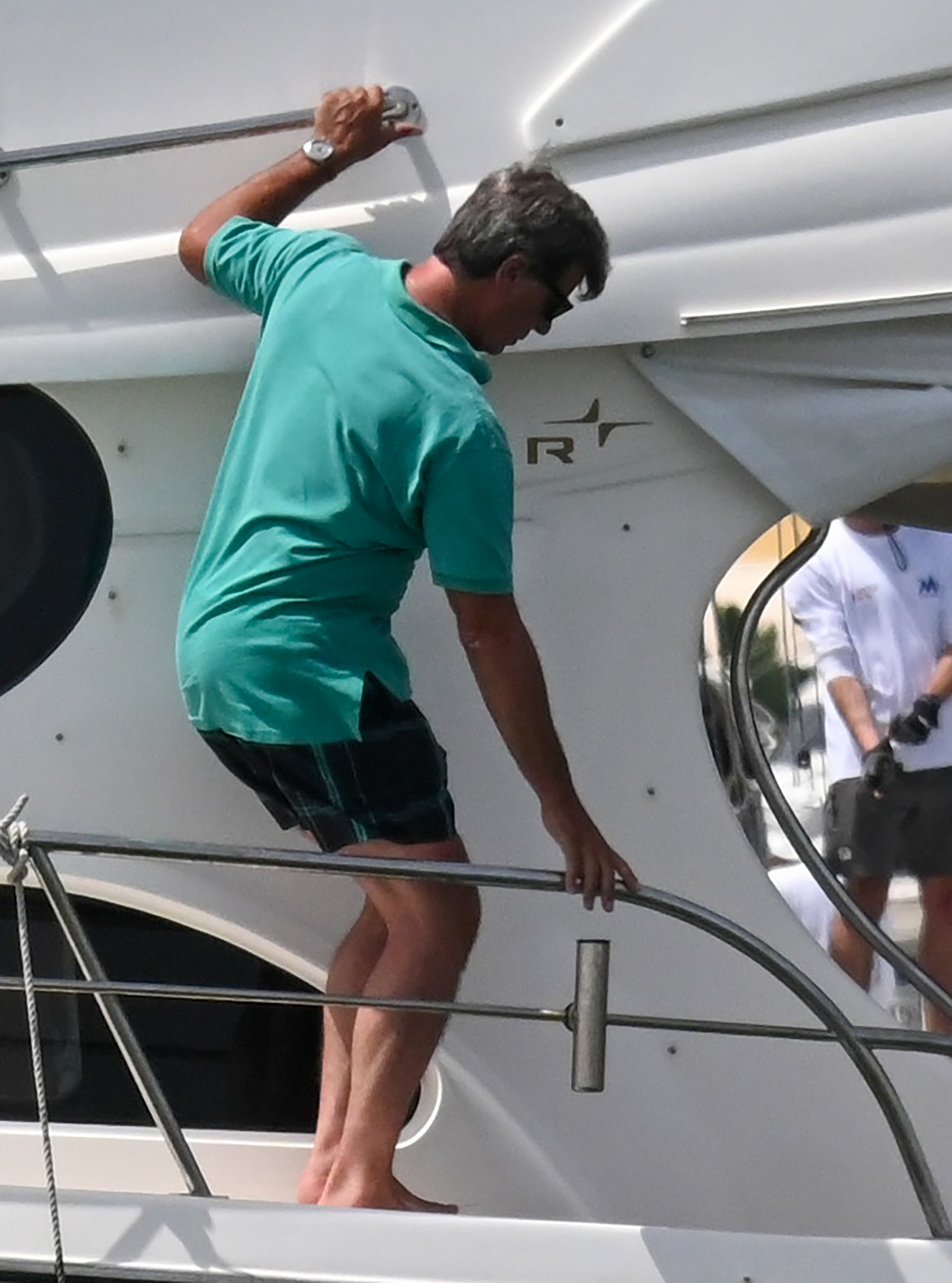 Cayetano Martínez de Irujo y Bárbara Mirjan: derroche de cariño en el mar