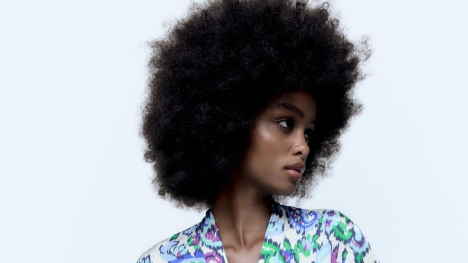 El vestido-pareo multicolor de Zara de manga larga para aprovechar al ...