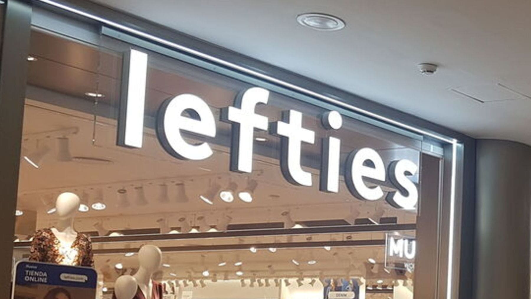 La blazer en gris vigoré de Lefties que te va a encantar por su color