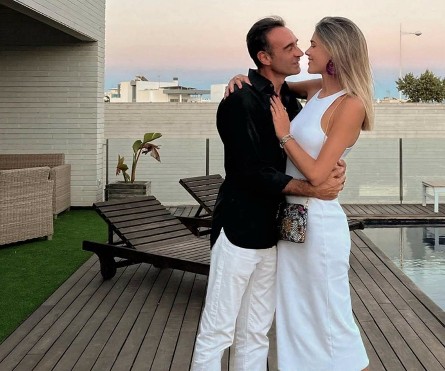 Enrique Ponce no ha dedicado sus canciones a Paloma Cuevas