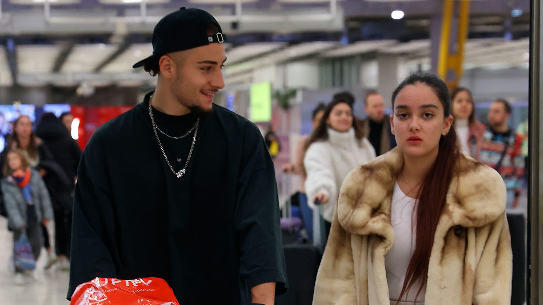 Julia Janeiro: su enfado y nuevo retoque estético a su vuelta de Milán