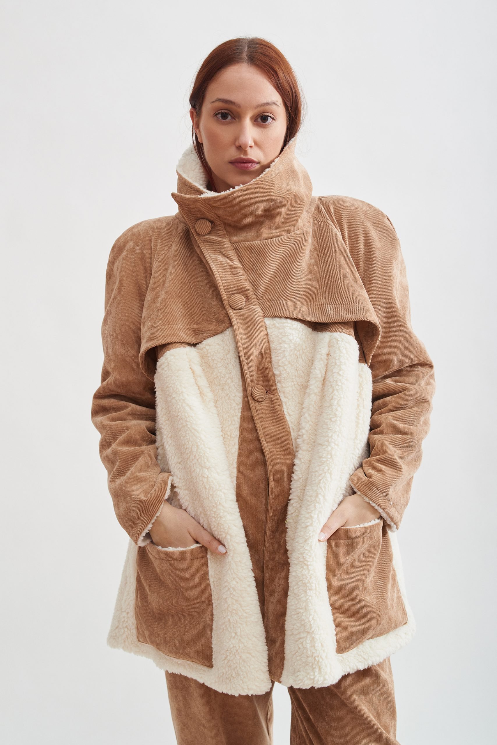 El beige es el nuevo negro y estas son las prendas que lo confirman al ...