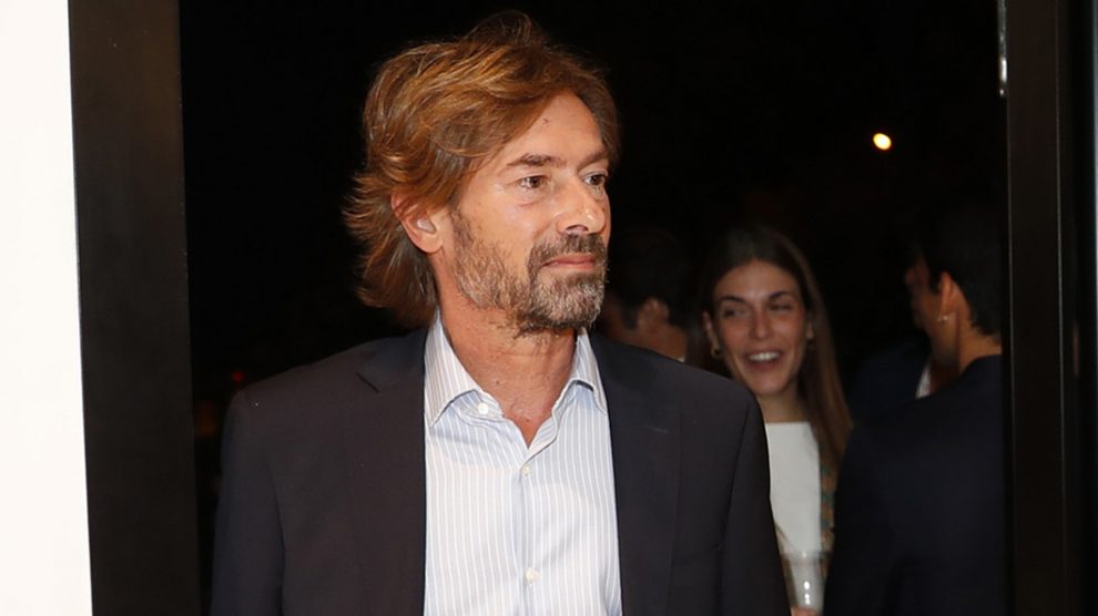 Caricias y confidencias: las imágenes definitivas del juez Pedraz