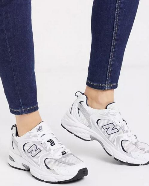 La influencer Teresa Bass se hace lookazos con estas New Balance de Asos