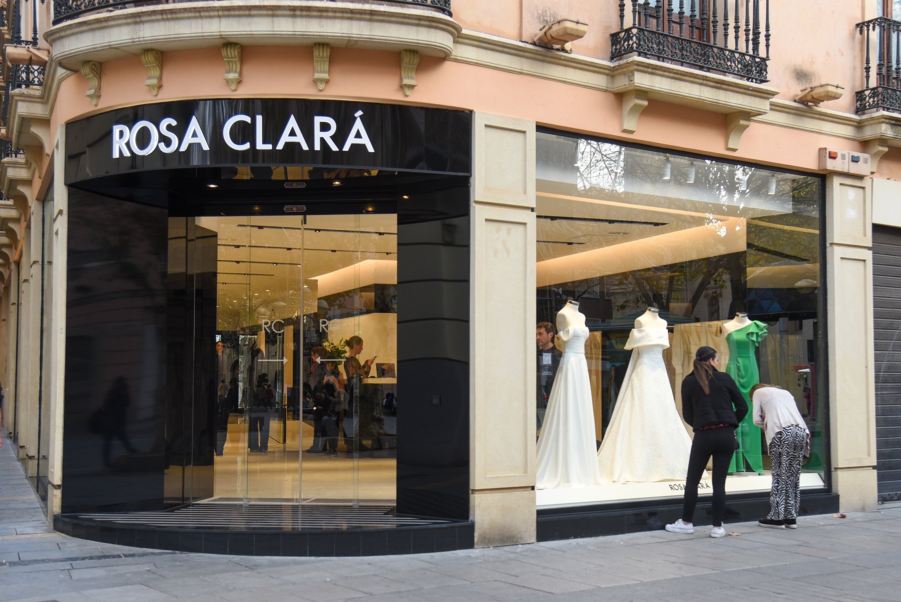 La diseñadora Rosa Clará inaugura una nueva tienda en Córdoba