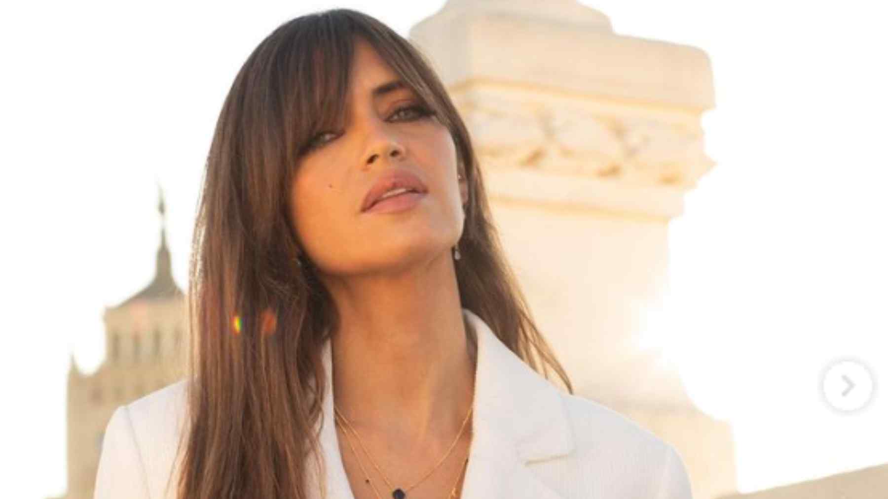 La cazadora viral de Sara Carbonero que necesitas esta Semana Santa