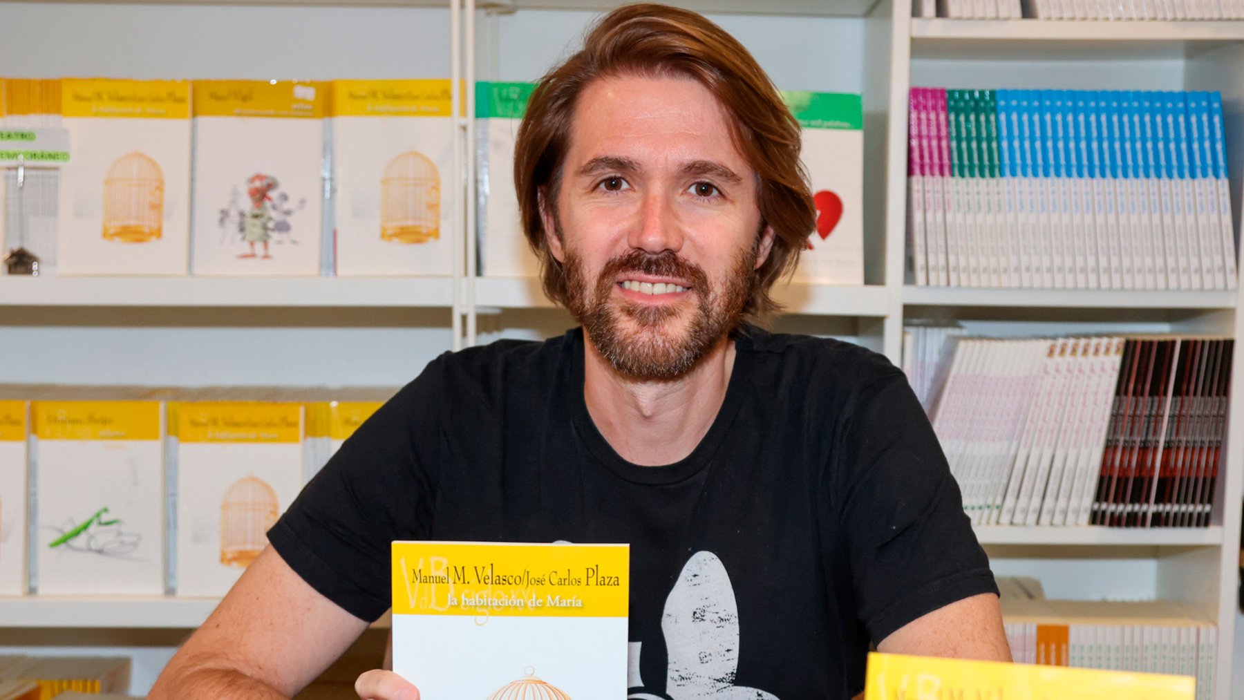 Manuel Martínez Velasco publica su gran obra un con guiño a su madre