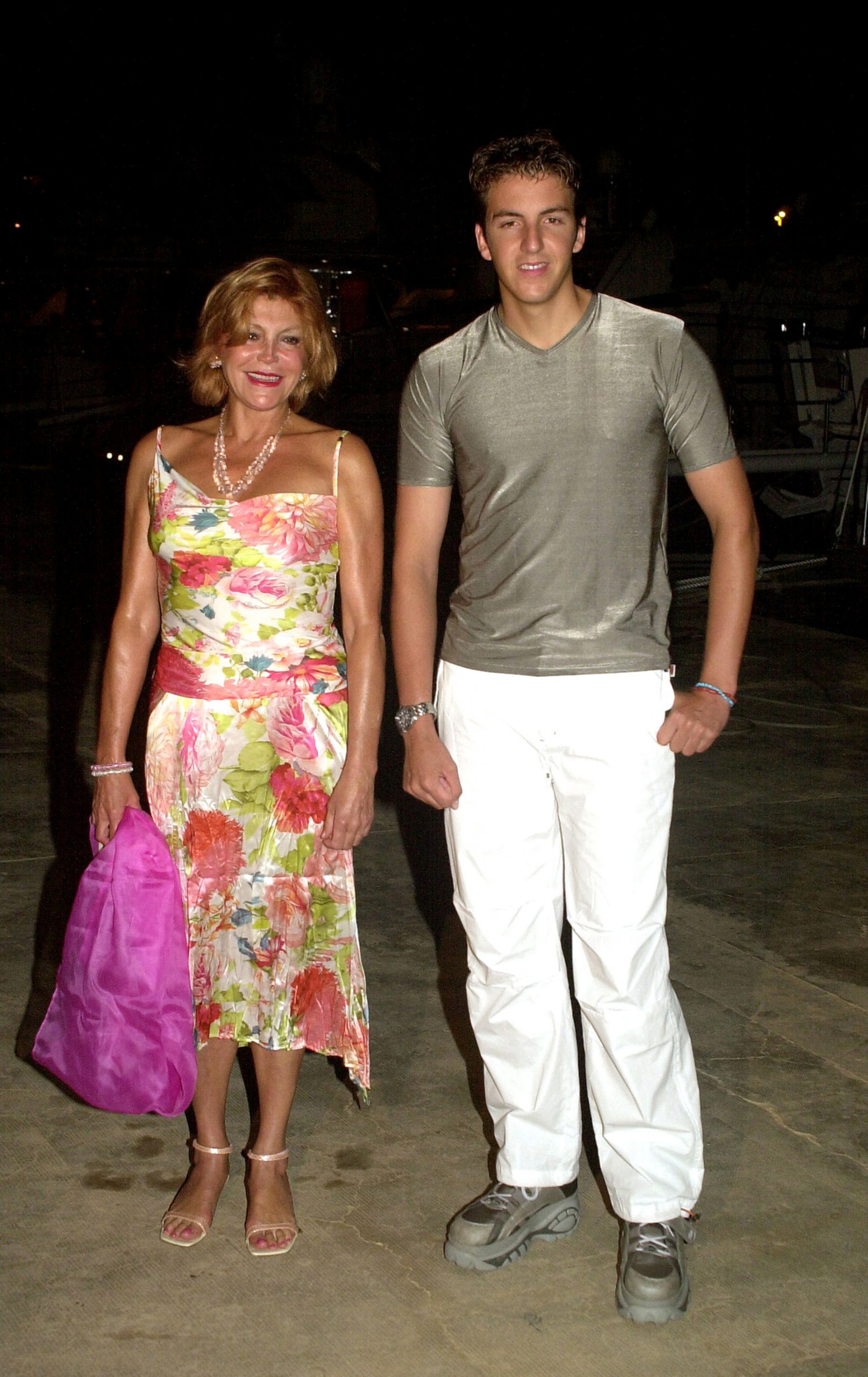 Tita Cervera cumple 80 años en plena guerra fría con su hijo