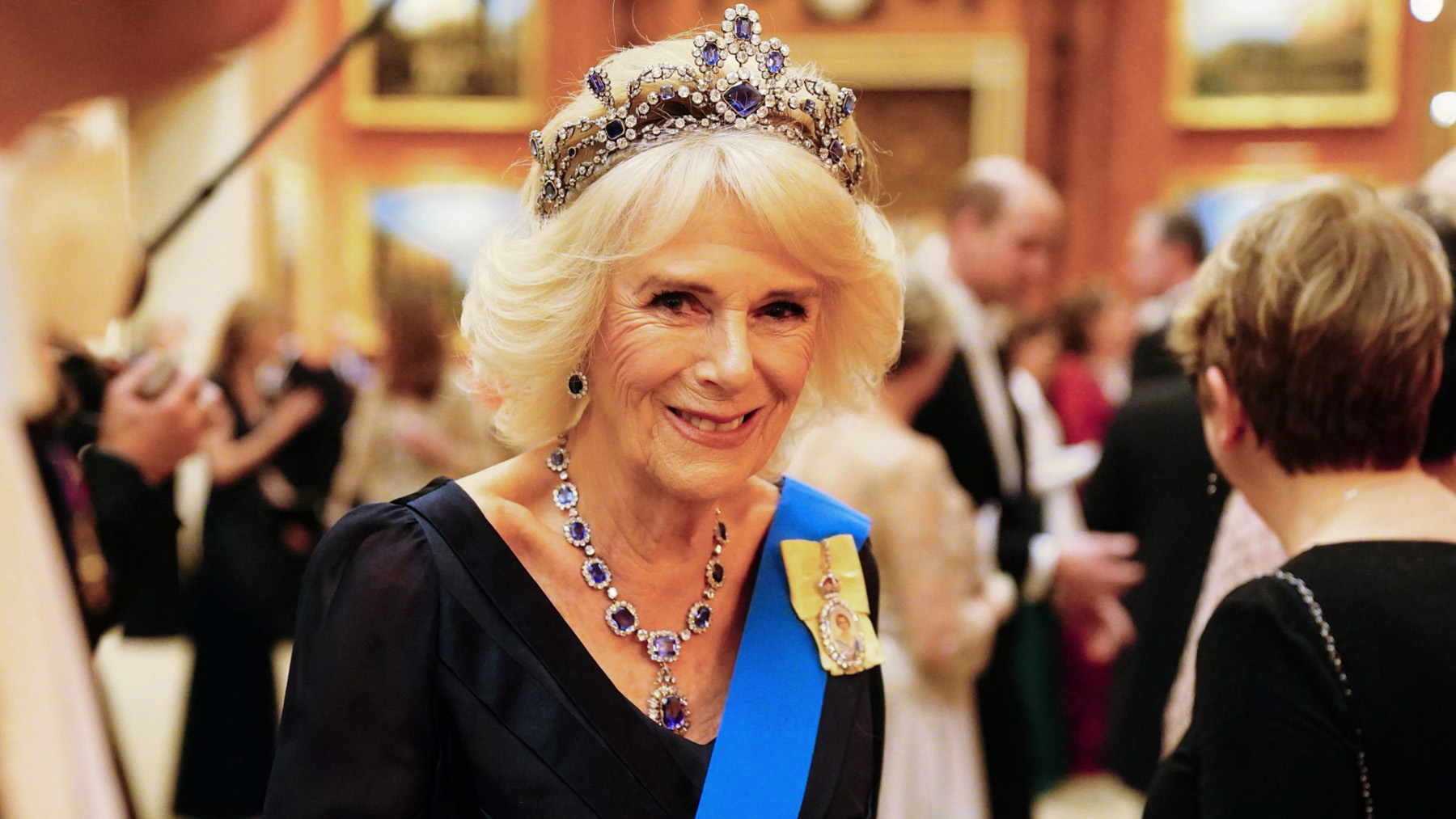 Primeras imágenes de la túnica que lucirá la reina Camila en la coronación