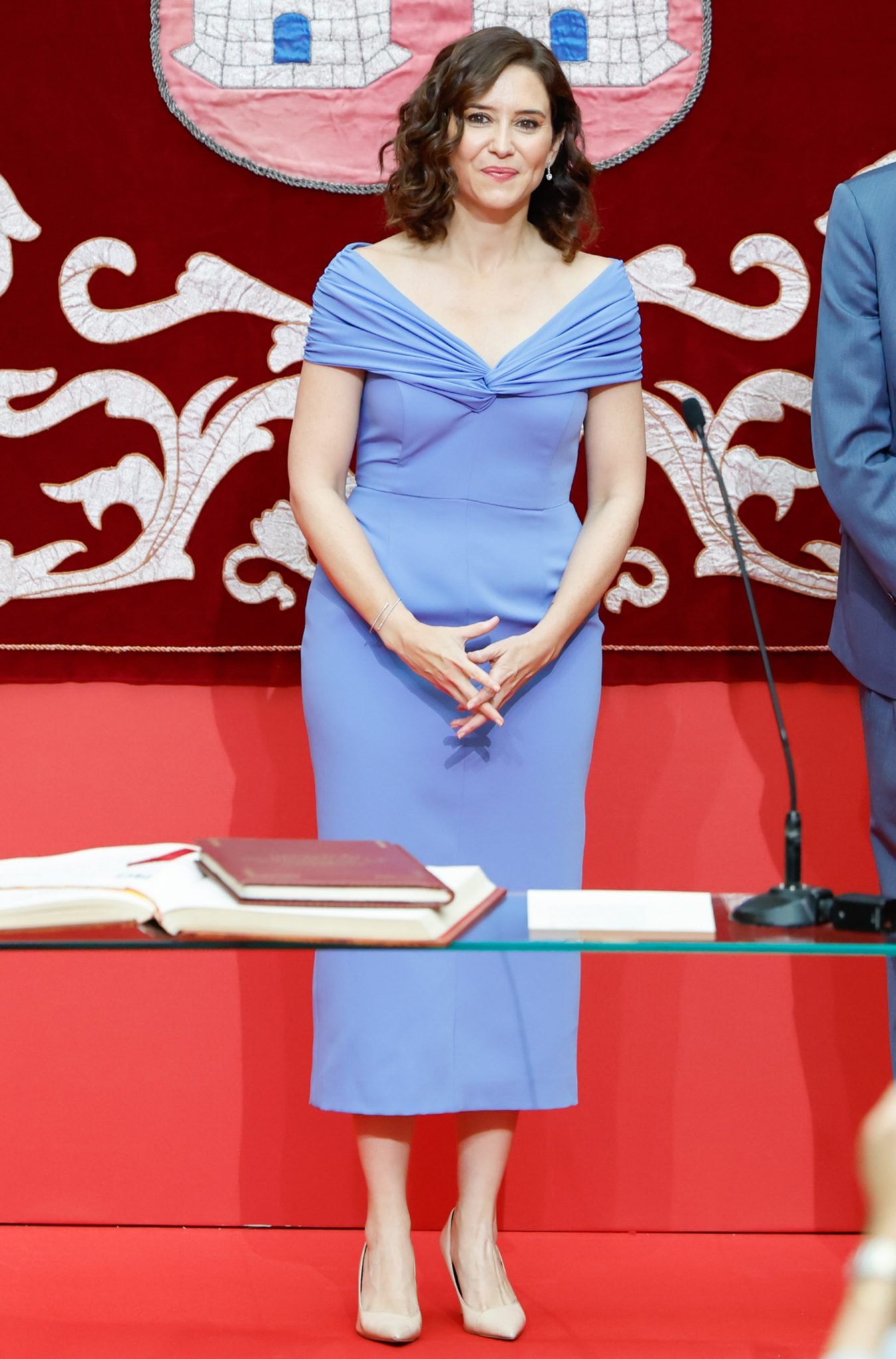 Isabel Díaz Ayuso confía en Vicky Martín Berrocal para su último look