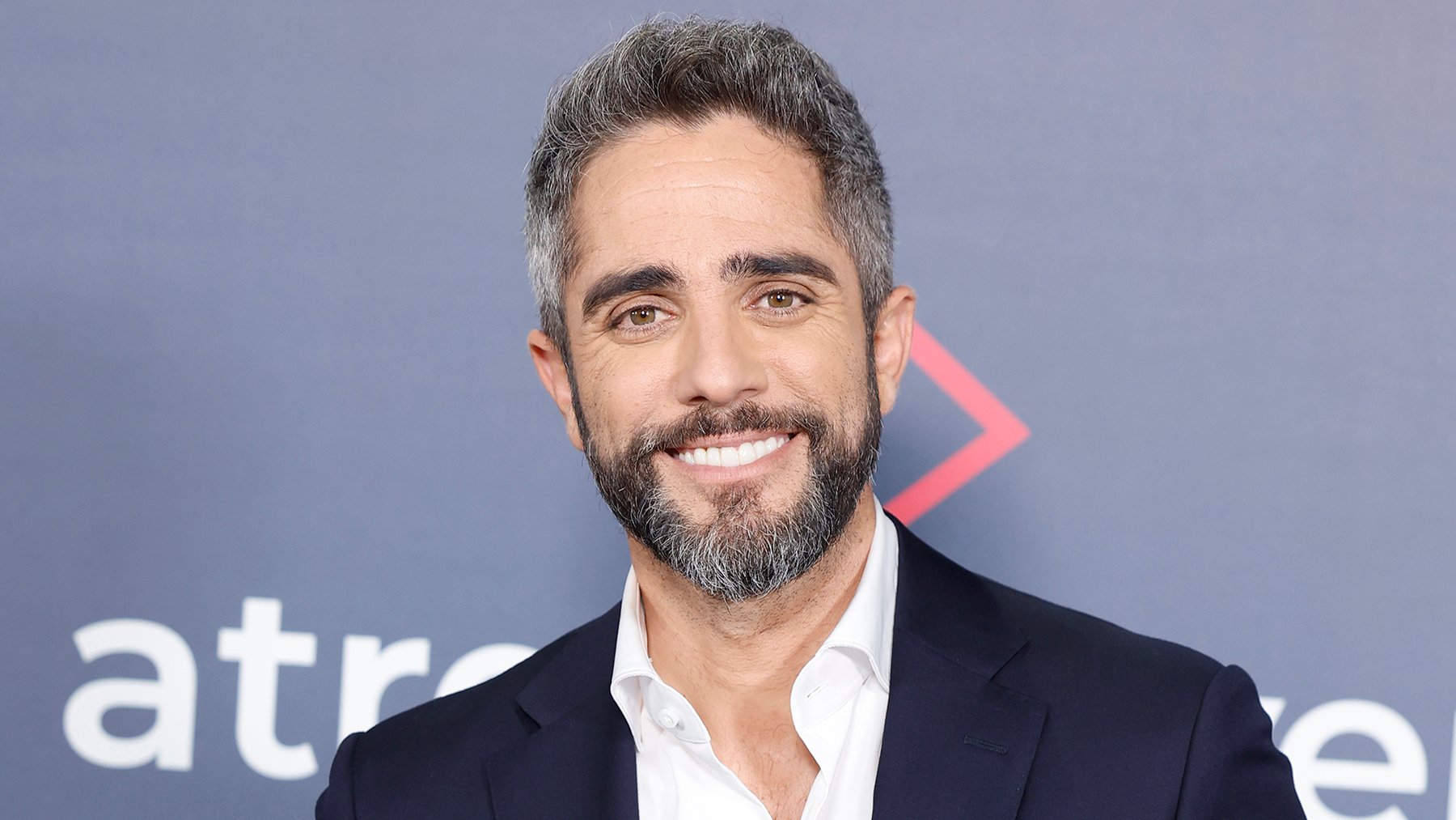 Roberto Leal, el auténtico líder en medio de un fuego cruzado