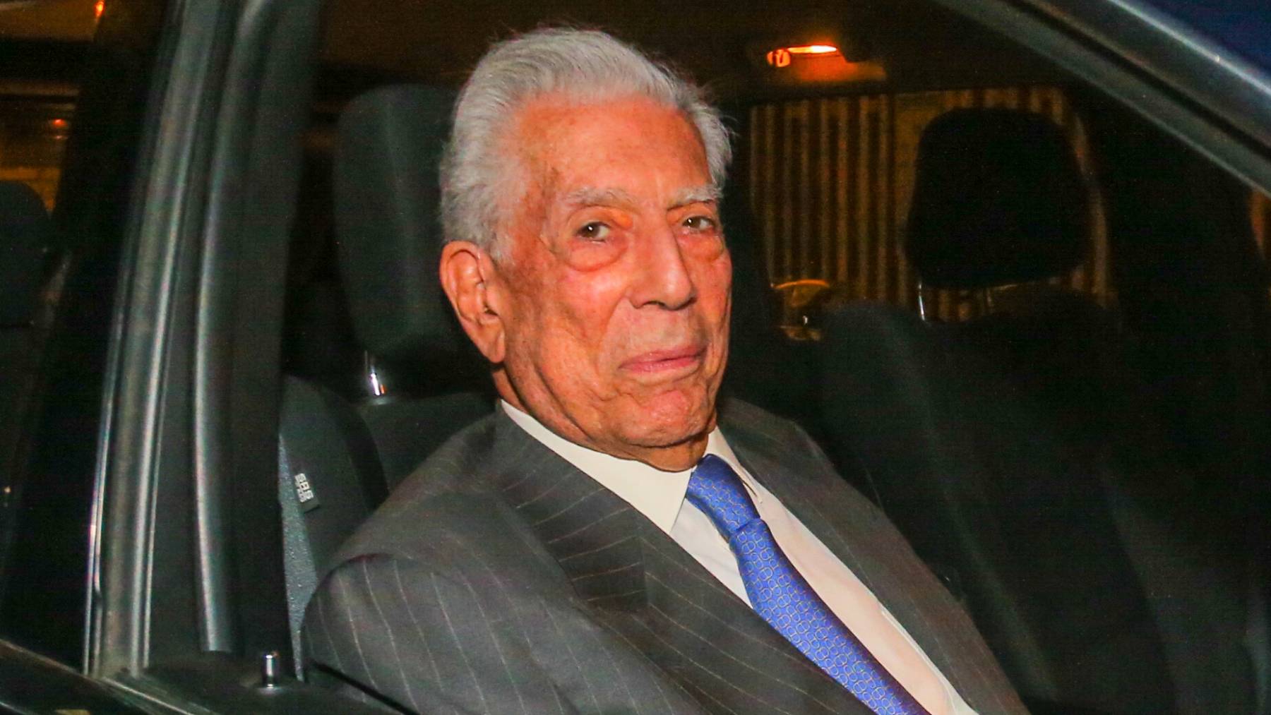 Vargas Llosa cambia el título a su nueva novela y todos miran a Preysler