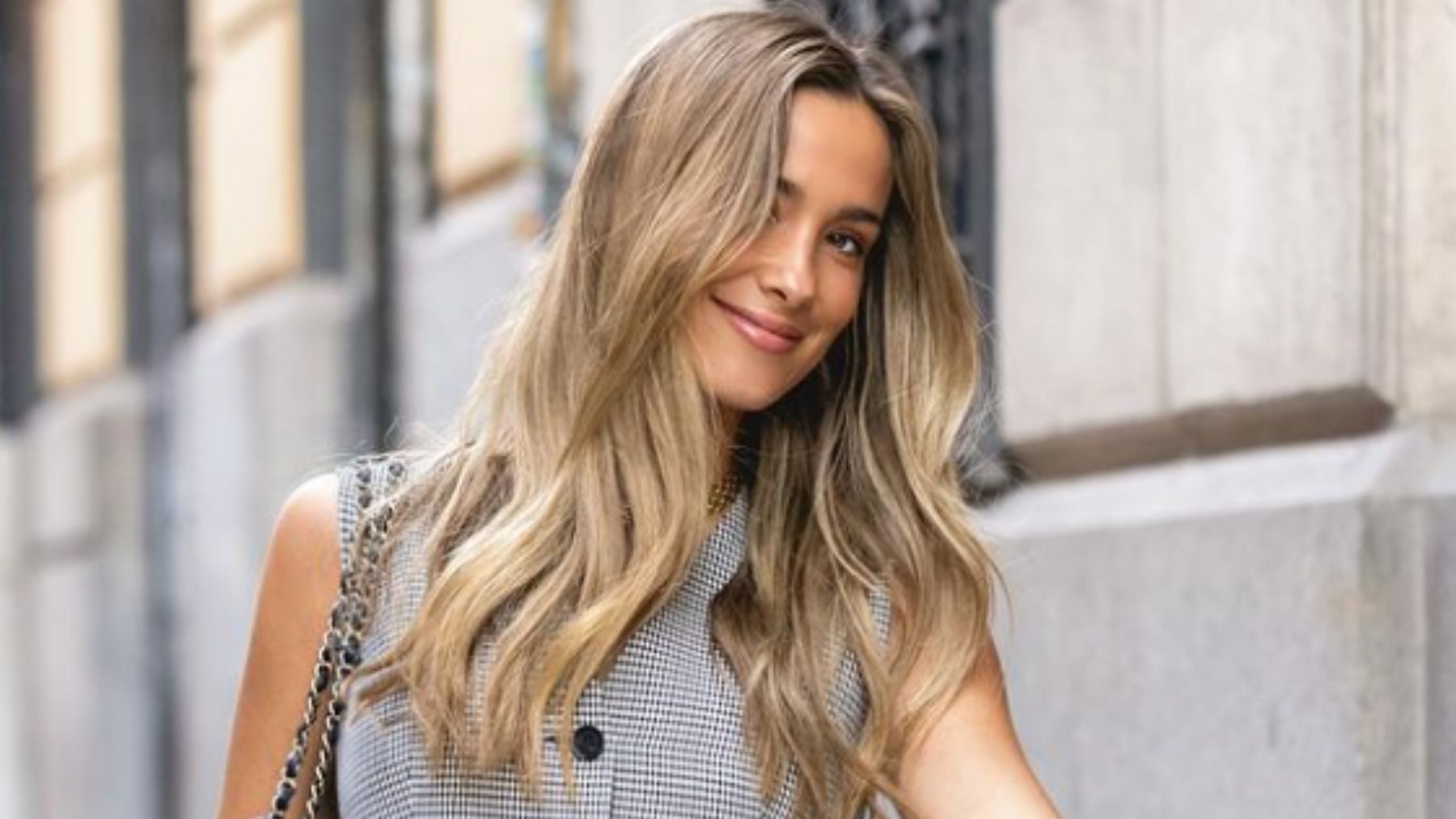 Fichamos el pantalón de lino que María Pombo no se ha quitado en todo ...