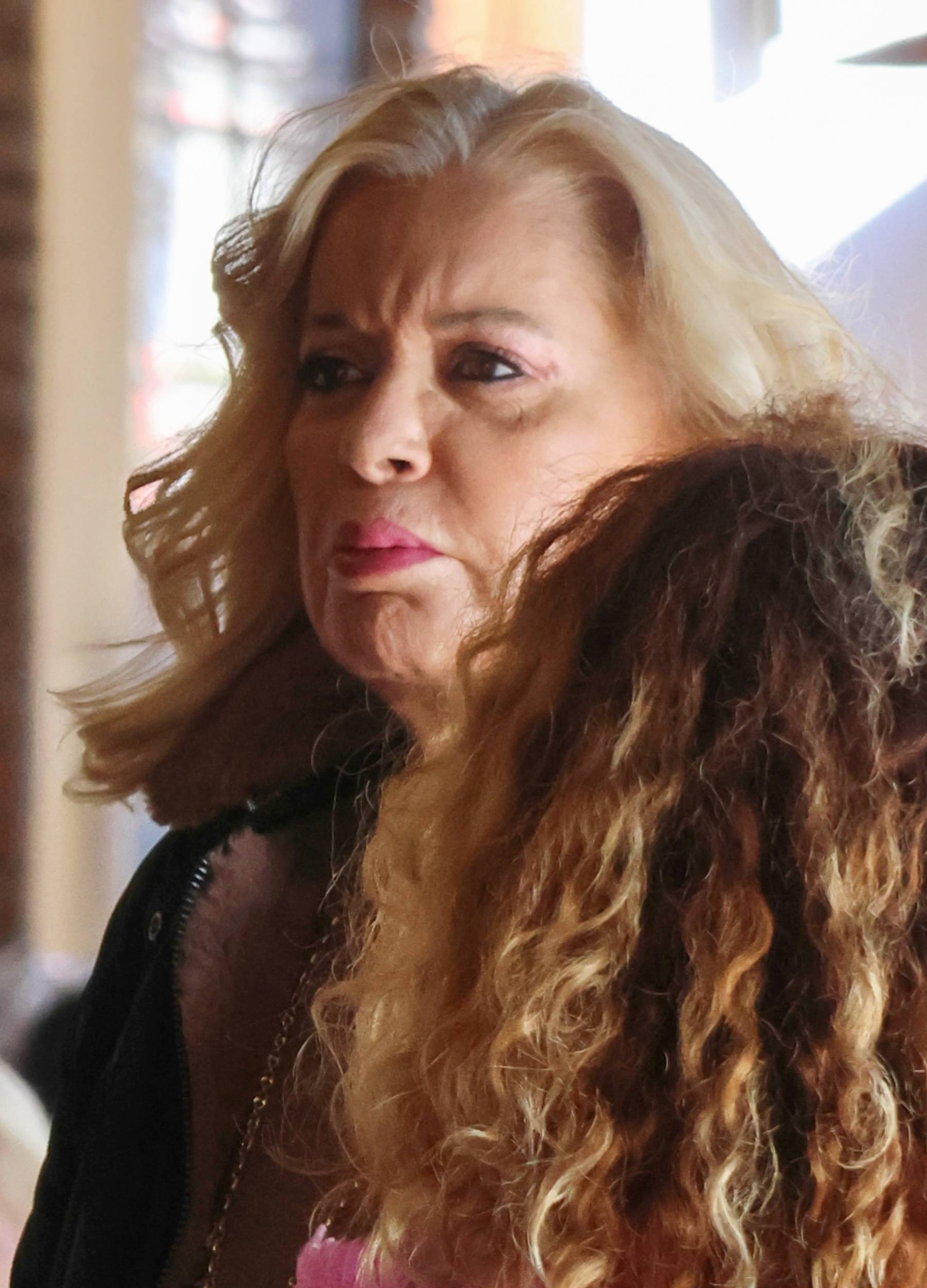 Las imágenes de Barbara Rey en shock tras los ataques de su hijo