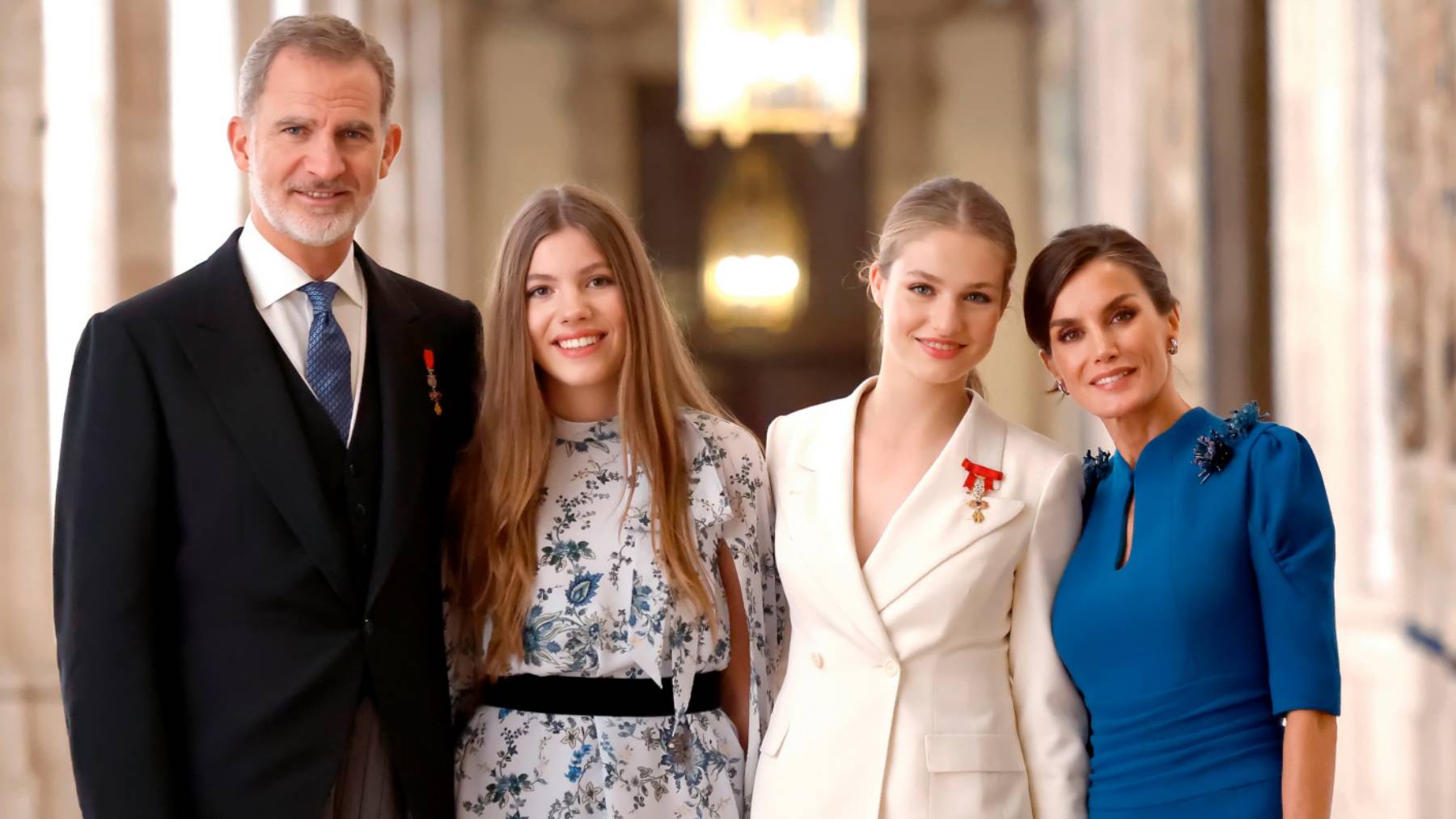 Felicitación de Navidad de los Reyes con la foto del 18 cumple de Leonor