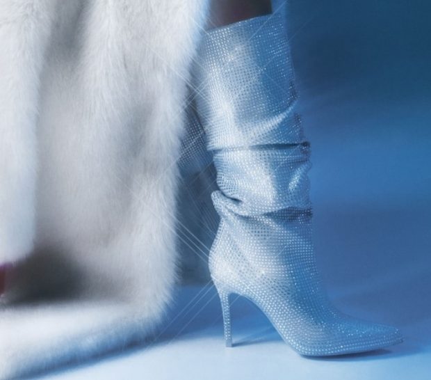 Bershka tiene las botas altas plateadas de tacón fino para combinar con ...