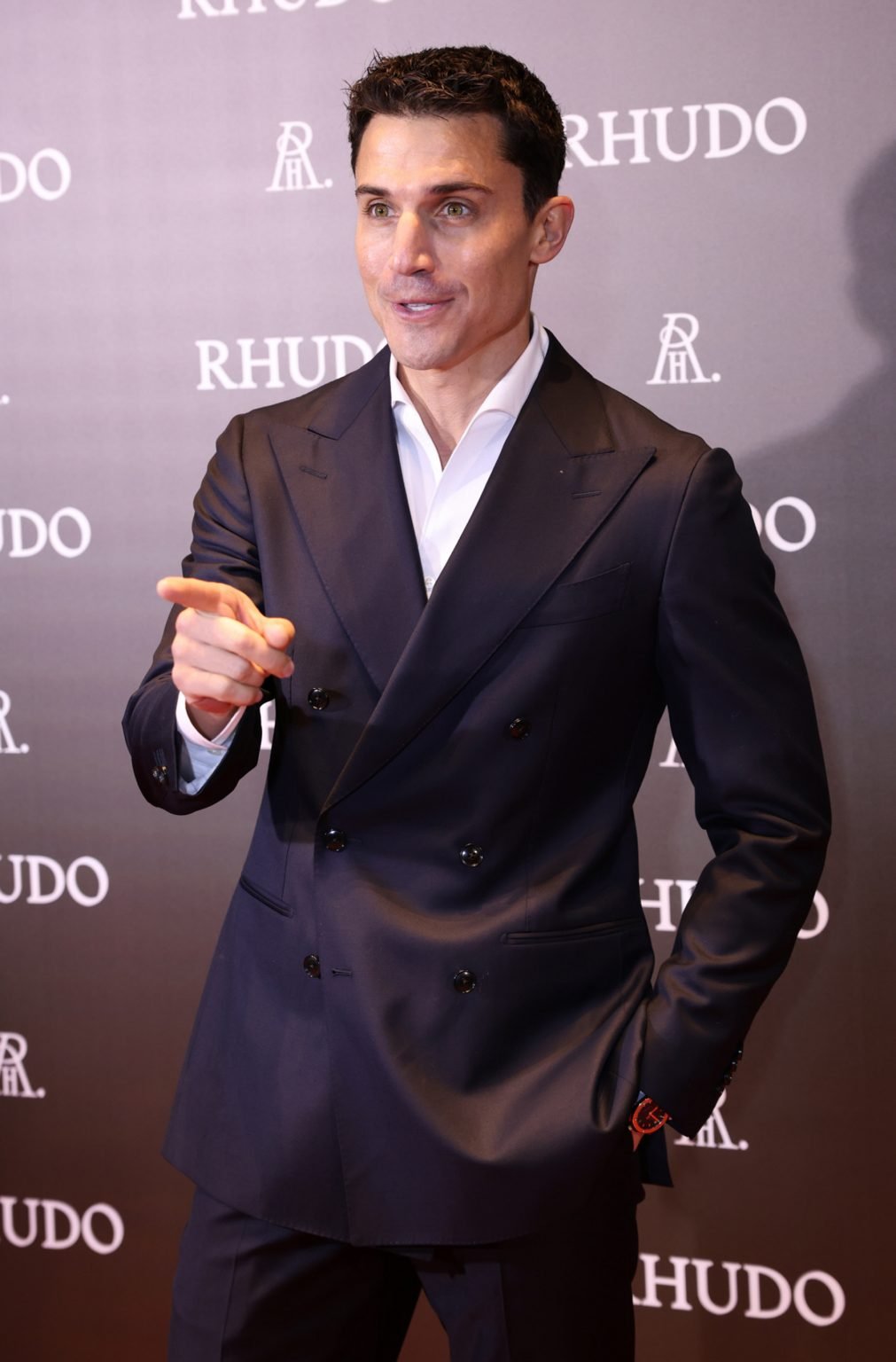 Álex González se aferra a la discreción de Chenoa para esquivar su ...