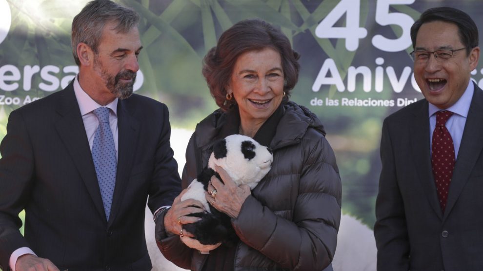 Las imágenes más entrañables de la Reina Sofía con los pandas que ahora se marchan