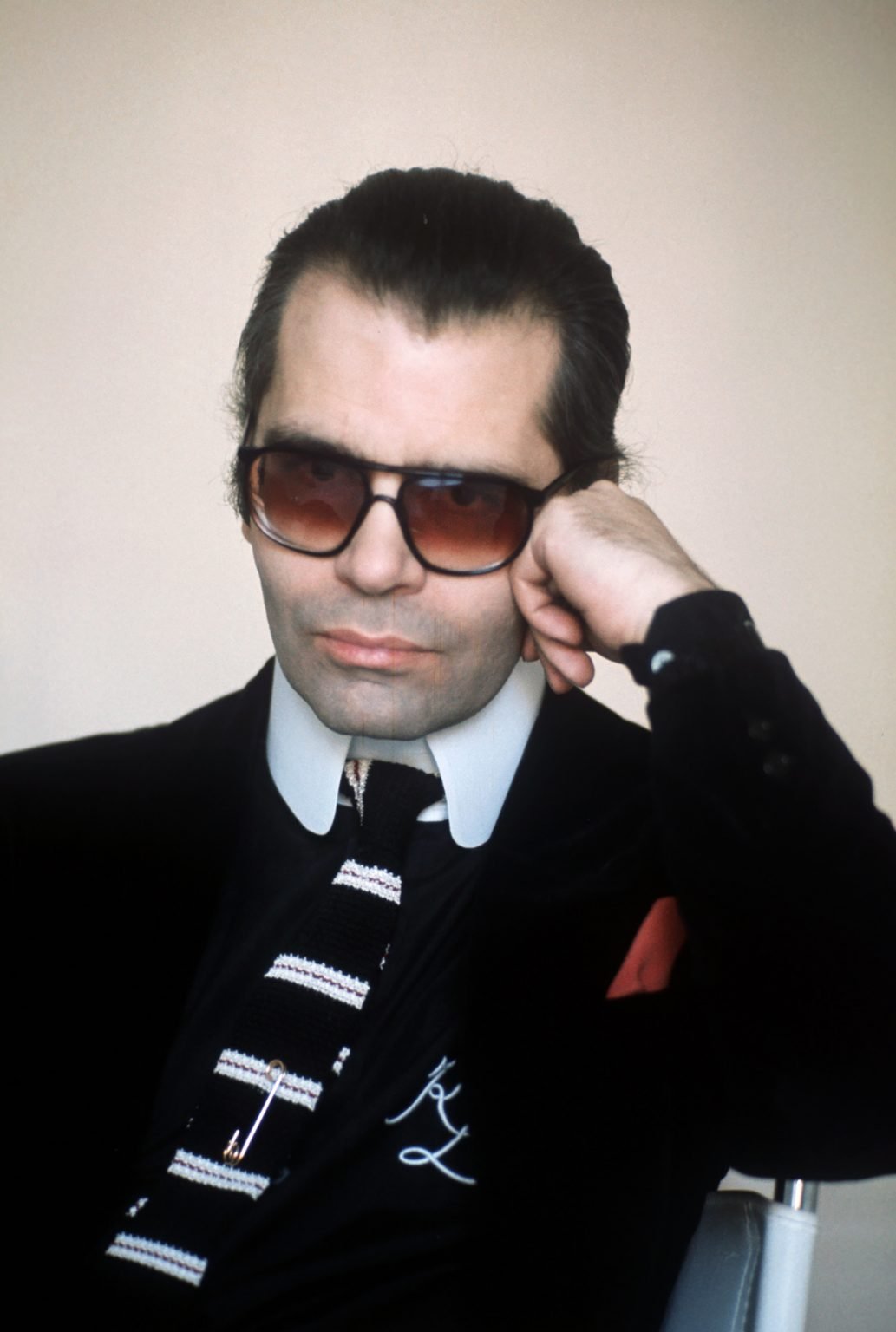 La serie que repasa la vida de Karl Lagerfeld, que conquistará a ...
