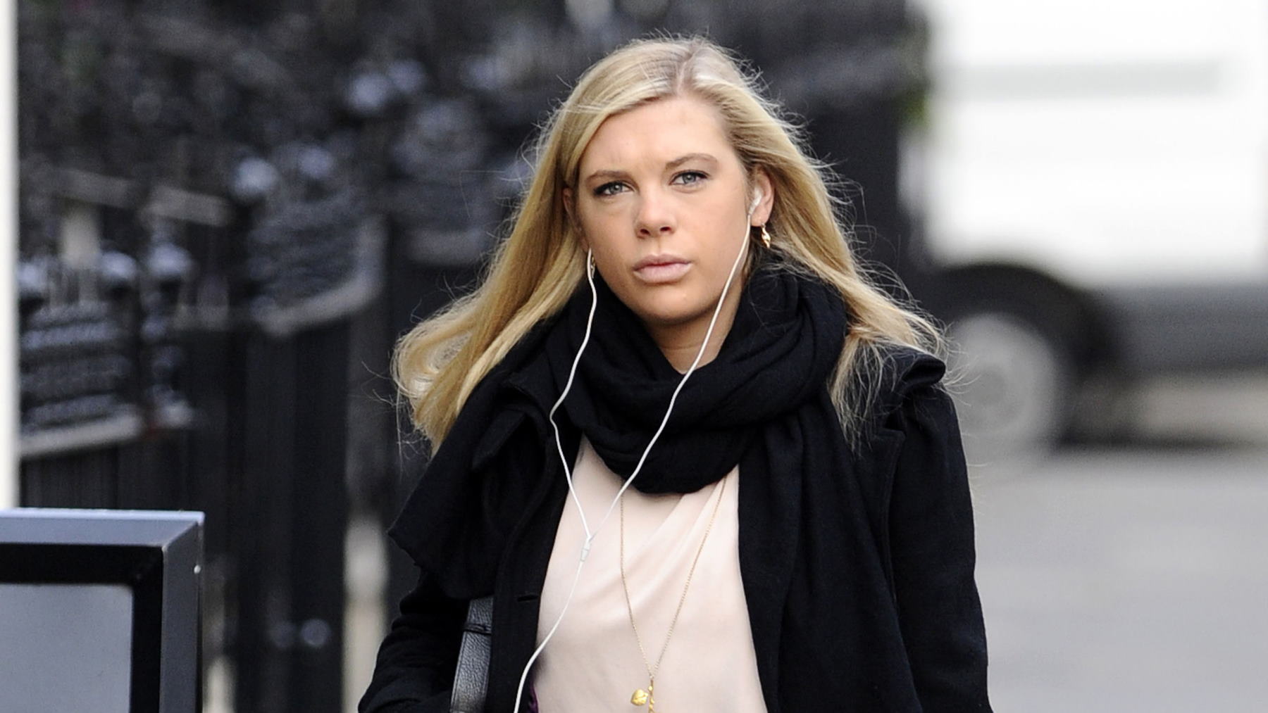 Así vive ahora Chelsy Davy, la polémica ex novia del príncipe Harry que ...