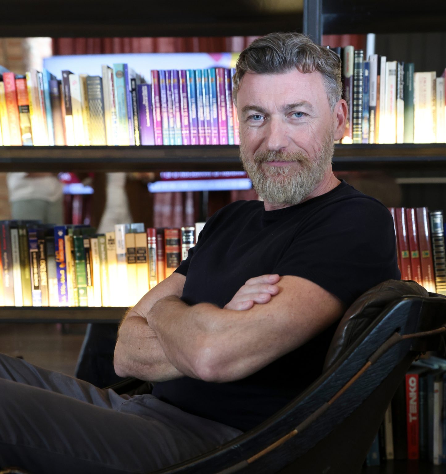 El cuñado de la Reina, Robert Gavin Bonnar, publica 'El cuarto poder'