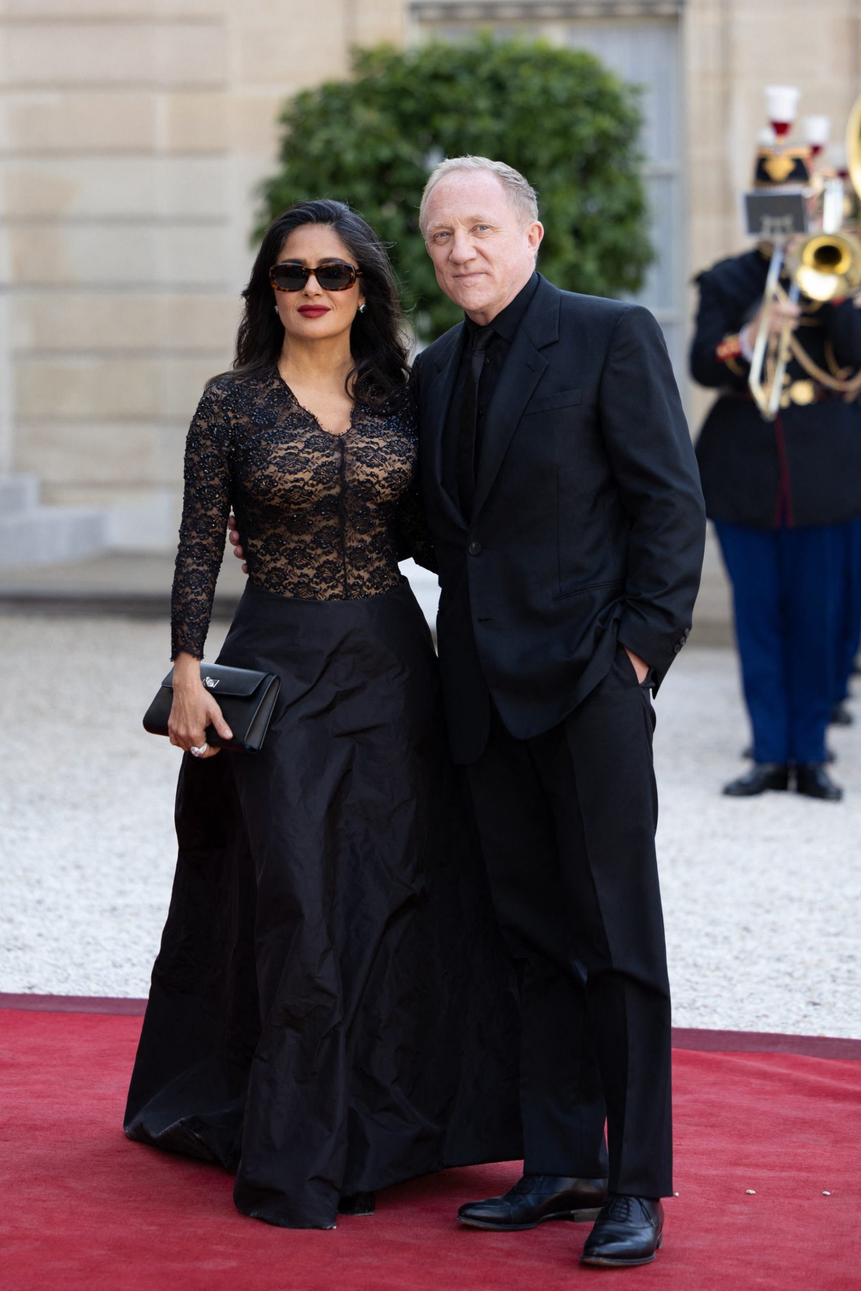 El impresionante look de Salma Hayek para recibir a Joe Biden en París