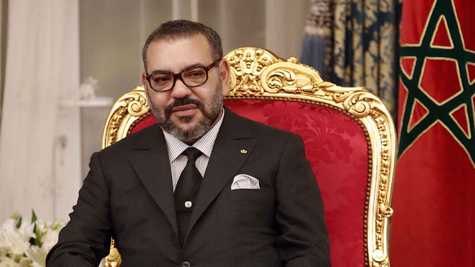 Mohamed VI sorprende de compras por París con un 'look' inesperado